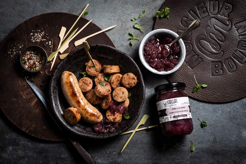 Gegrilde worst met rode uienkonfijt – Monsieur Boudin Gegrilde worst met rode uienkonfijt – Monsieur Boudin